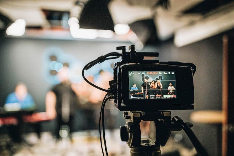 How to Be an Extra in a Movie (and What to Expect)