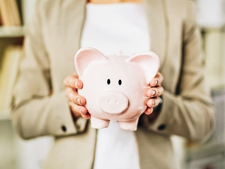 21 Financial Goals Bucket List: Short & Long Term Ideas