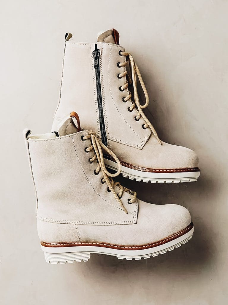 25 Best Women’s Travel Boots for Fall: Comfortable & Cute!