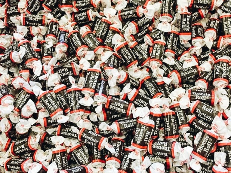 American Candy Bucket List: 91 Best Ones to Eat