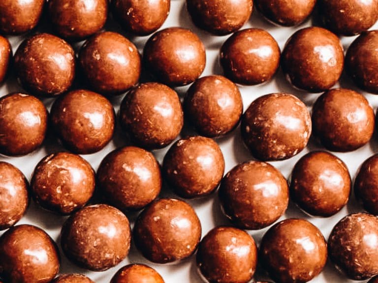 American Candy Bucket List: 91 Best Ones to Eat